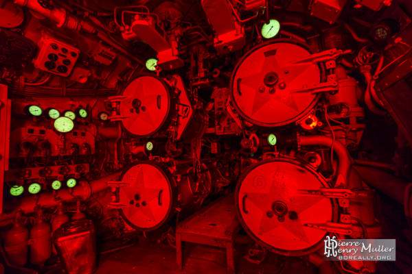 We are under attack! Red alert in submarine. - Boreally